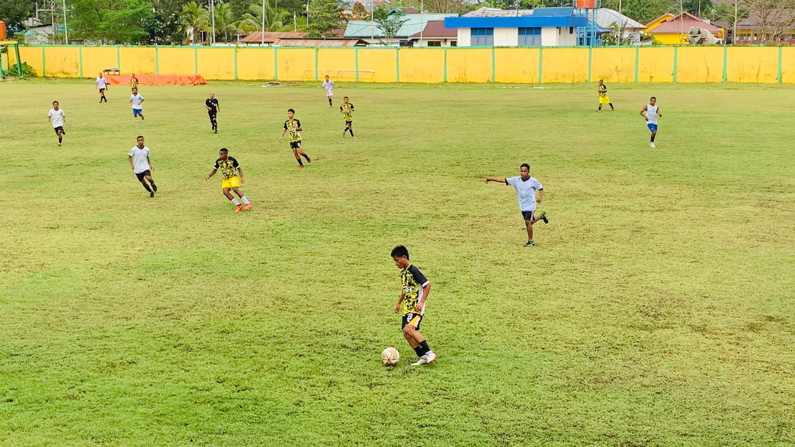 Tim Sepak Bola PPLPD Mimika Kalahkan SSB Konica 4-1 dalam Laga Uji Coba ...
